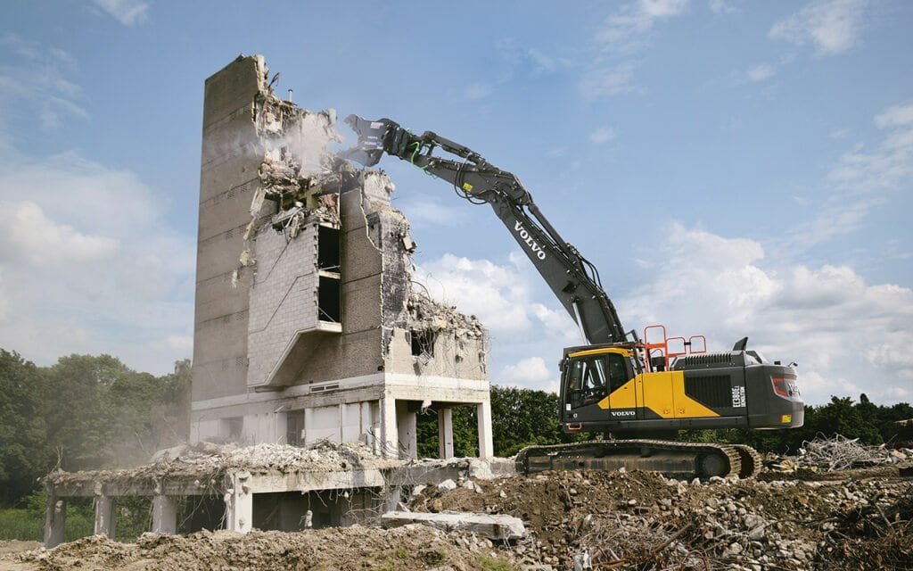 Key Features Of The Largest Demolition Excavators Good 8tips